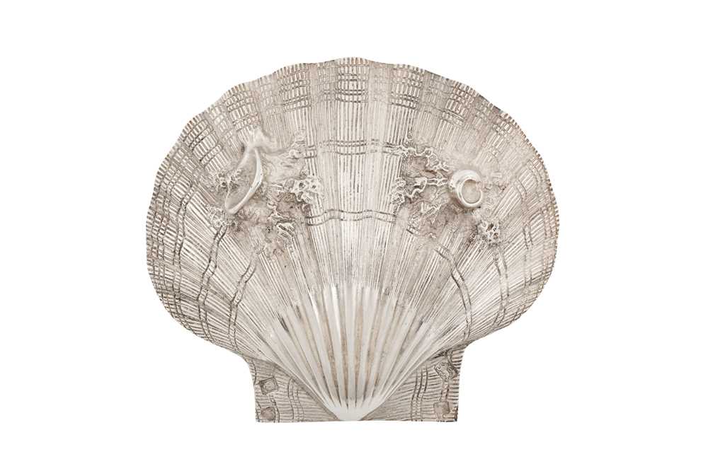 Lot 278 - An Elizabeth II sterling silver butter shell,