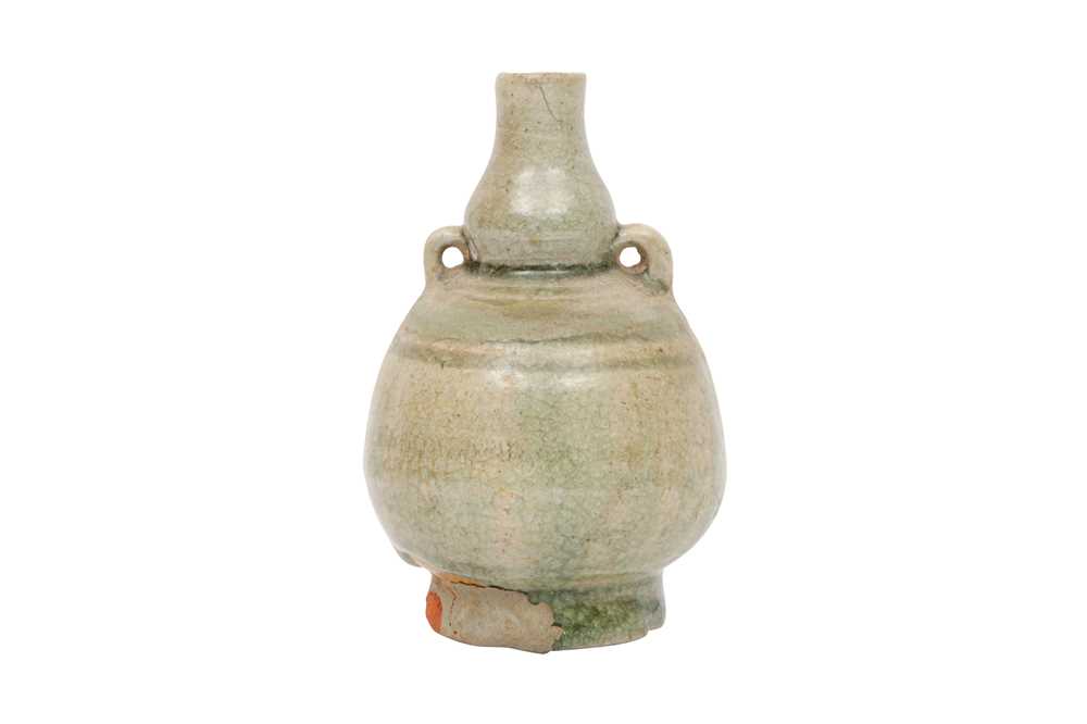 Lot 478 - A SMALL THAI SAWANKHALOK CELADON-GLAZED VASE
