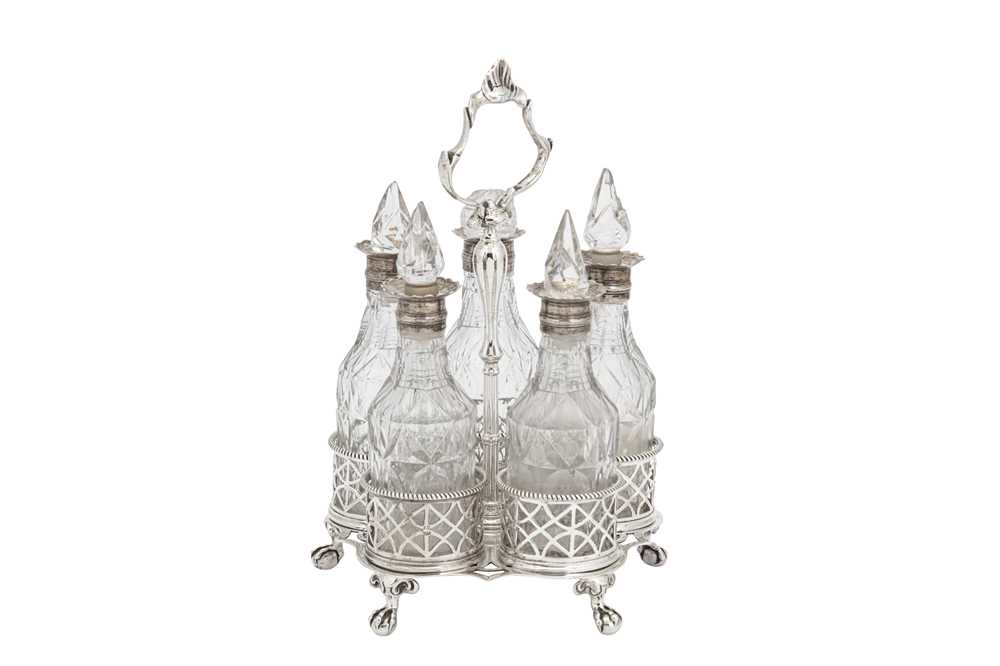 Lot 520 - An early George III sterling silver five