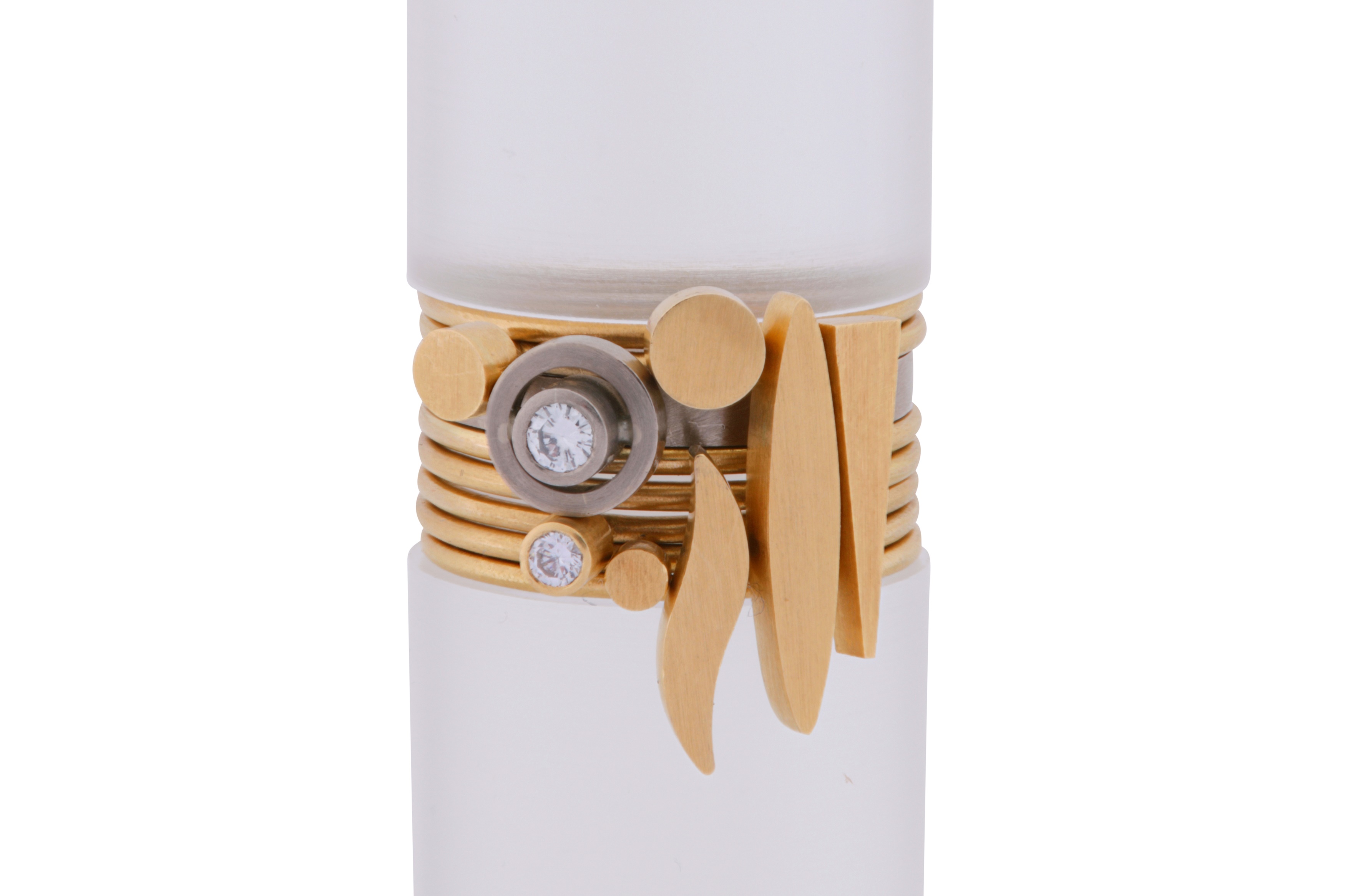 Lot 357 - WENDY RAMSHAW l A SET OF EIGHT STACKING