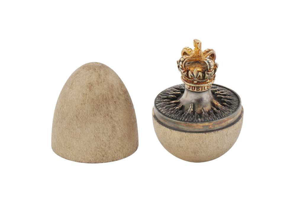 Lot 361 - A cased Elizabeth II sterling silver gilt