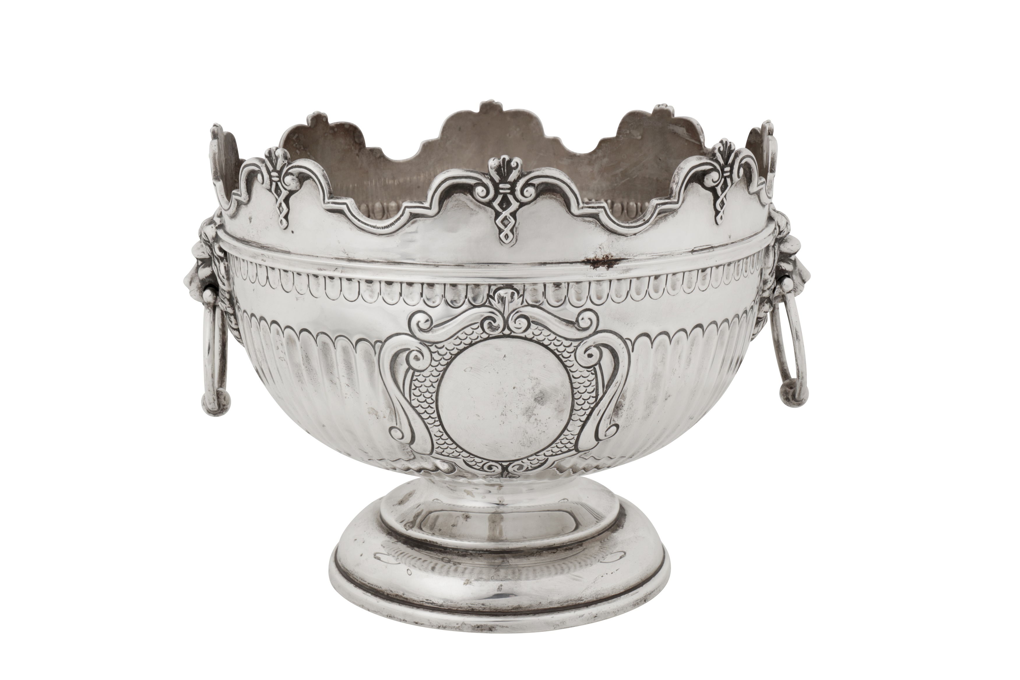 Lot 392 - A George V sterling silver twin handled bowl,