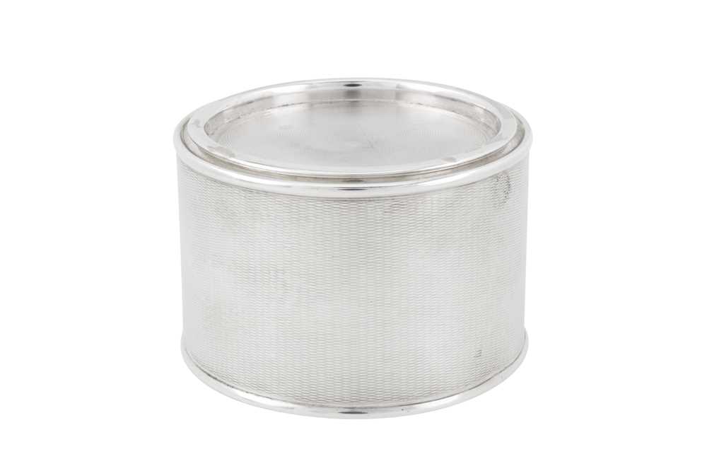 Lot 386 - A George V sterling silver novelty tea caddy,