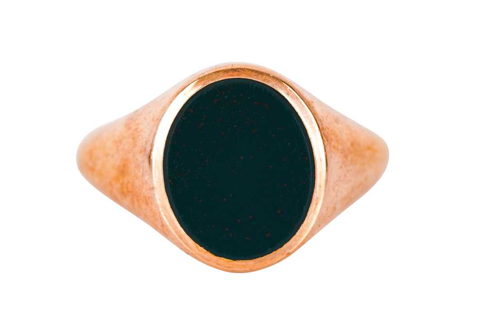 Lot 31 - A BLOODSTONE SIGNET RING, CIRCA 1963
