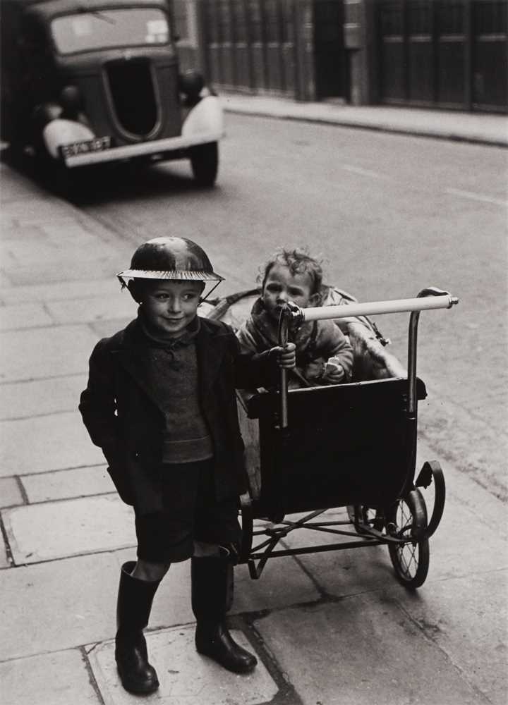 Lot 120 - George Rodger (1908-1995)