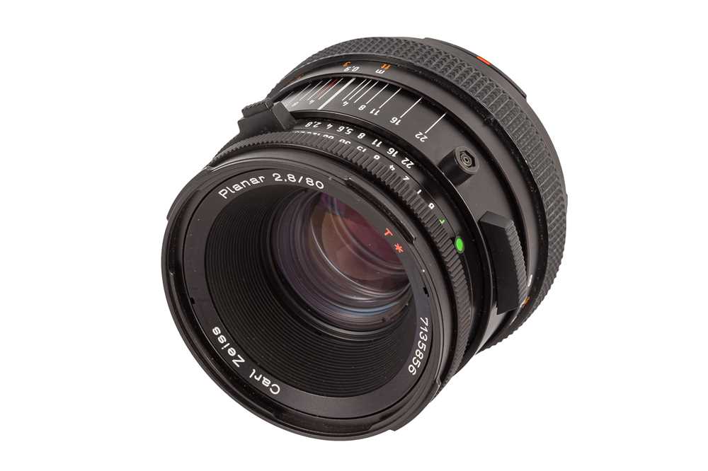 Lot 189 - A Carl Zeiss 80mm f/2.8 Planar CF T* Lens