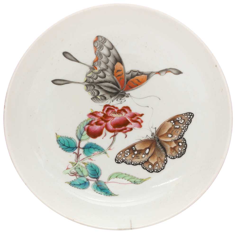 Lot 266 - A FINE CHINESE FAMILLE-ROSE 'RUBY BACK' DISH