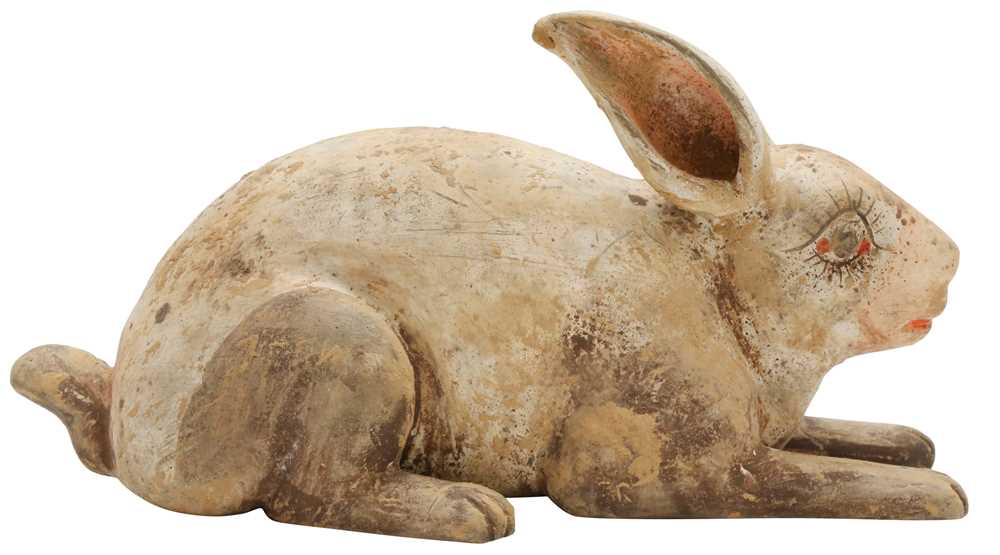 Lot 117 - A CHINESE POTTERY FIGURE OF A HARE