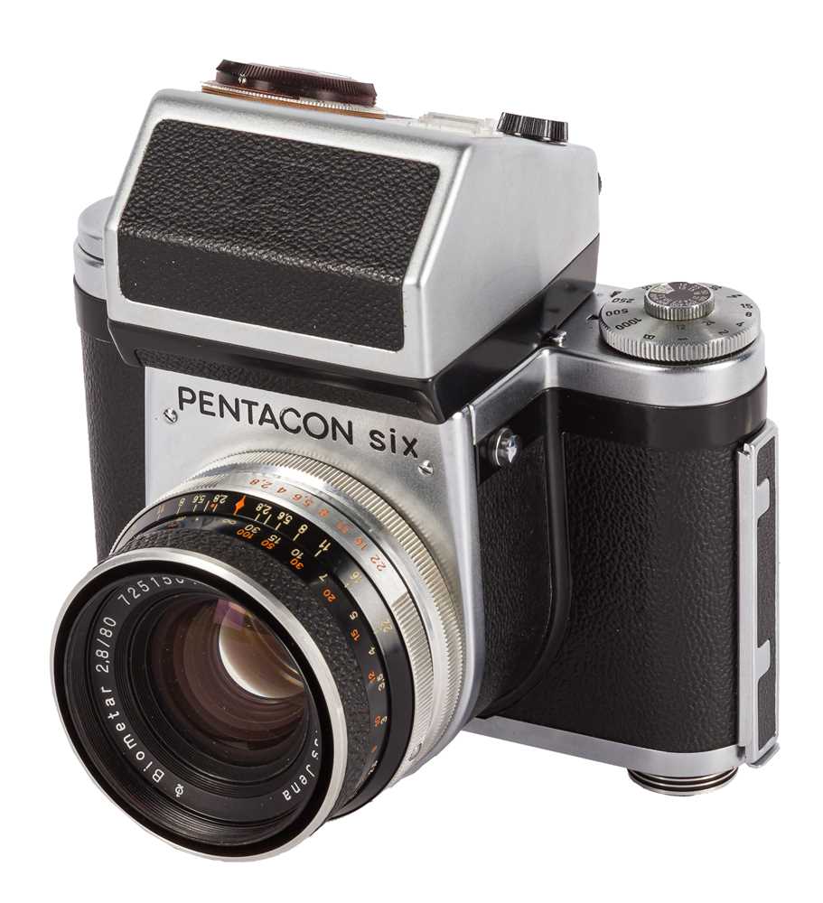 Lot 315 - A Metered Pentacon Six Medium Format SLR