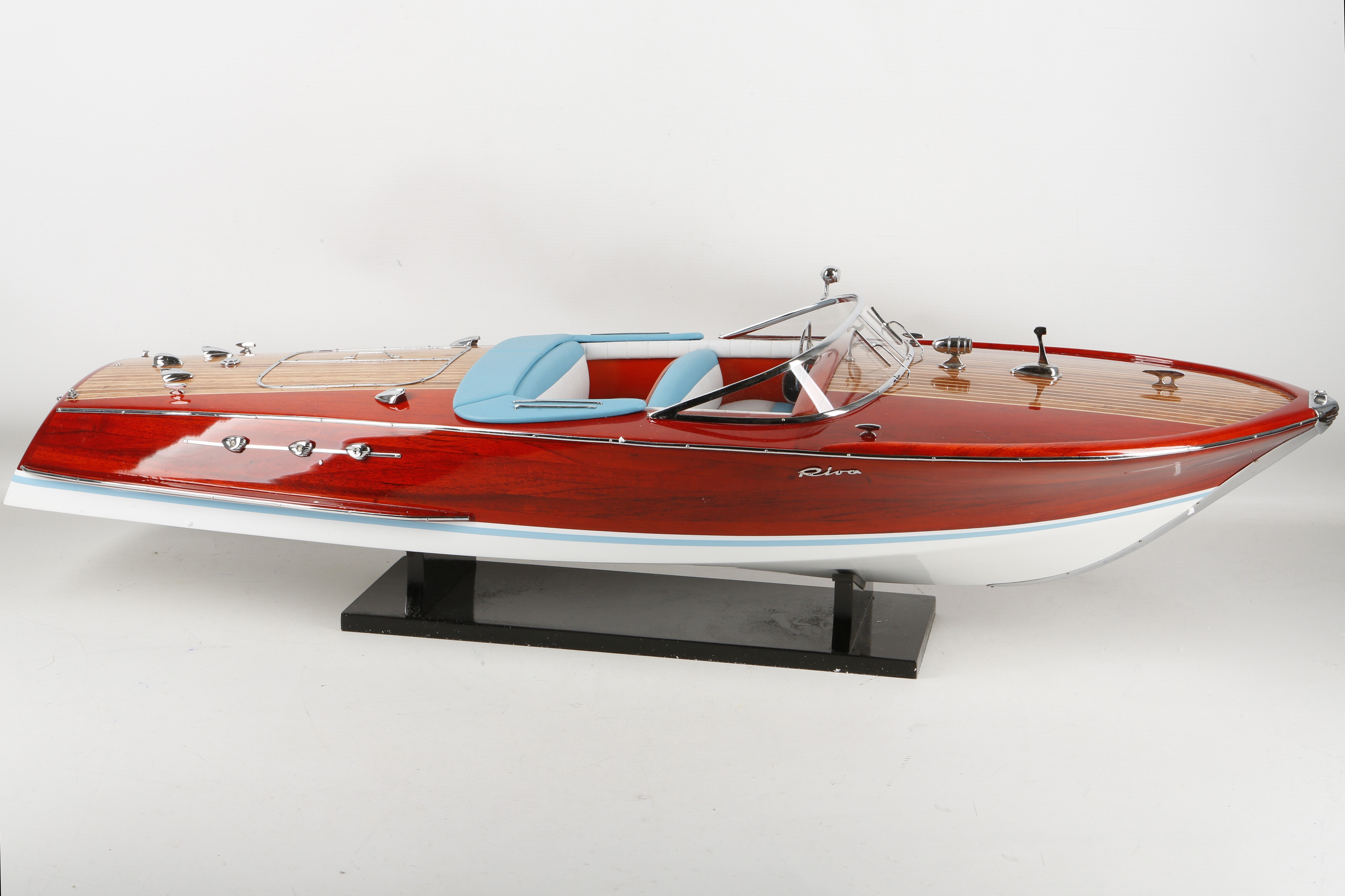 Lot 622 - A Riva model boat, iconic river launch as