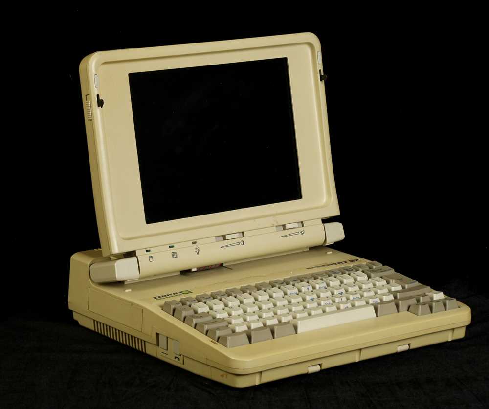 Lot 616 - A ZENITH RETRO PERSONAL COMPUTER.