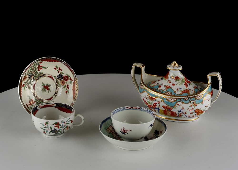 Lot 233 - A WORCESTER TEACUP AND SAUCER, A LOWESTOFT