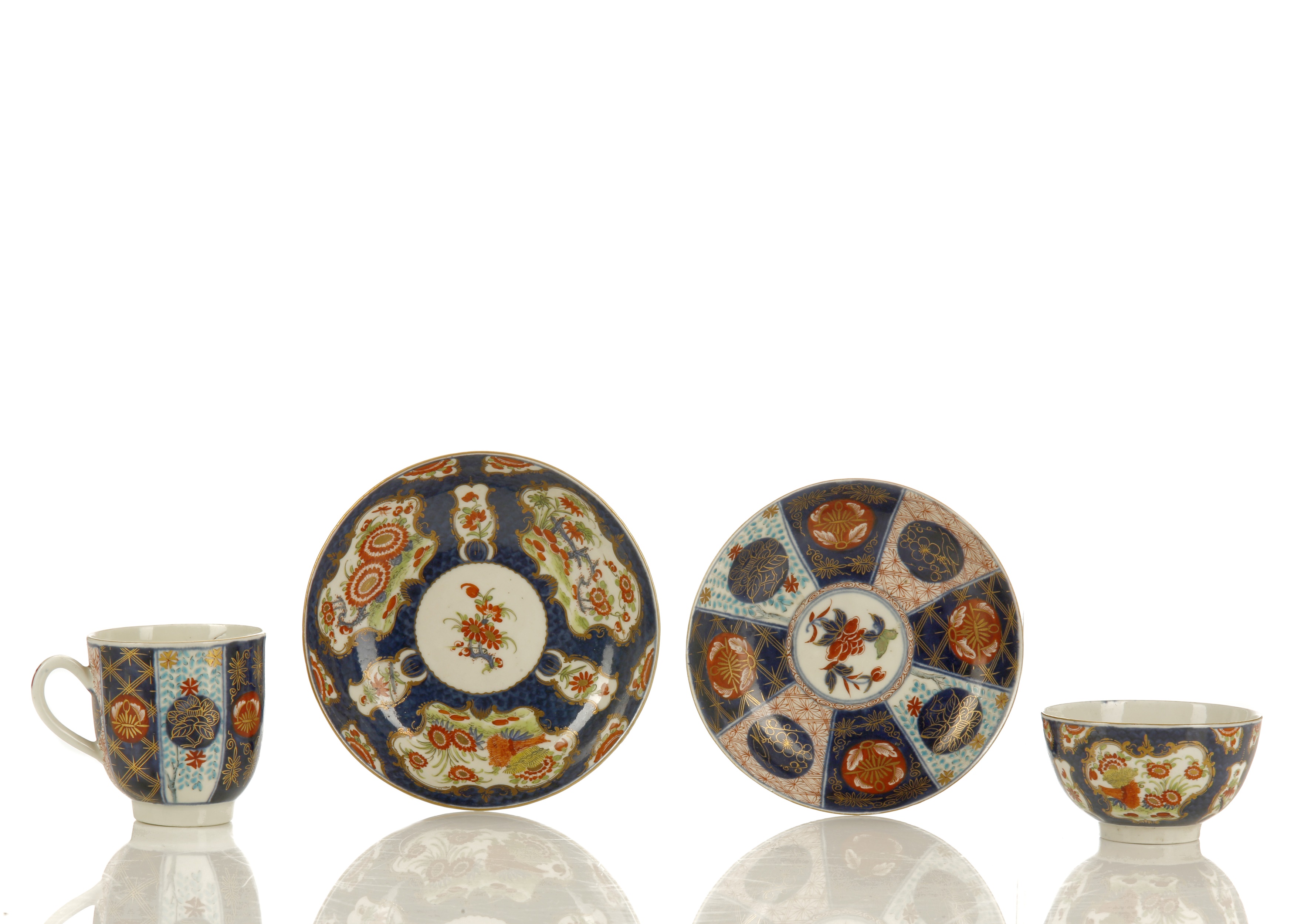 Lot 307 - A COLLECTION OF WORCESTER PORCELAIN TEAWARE,