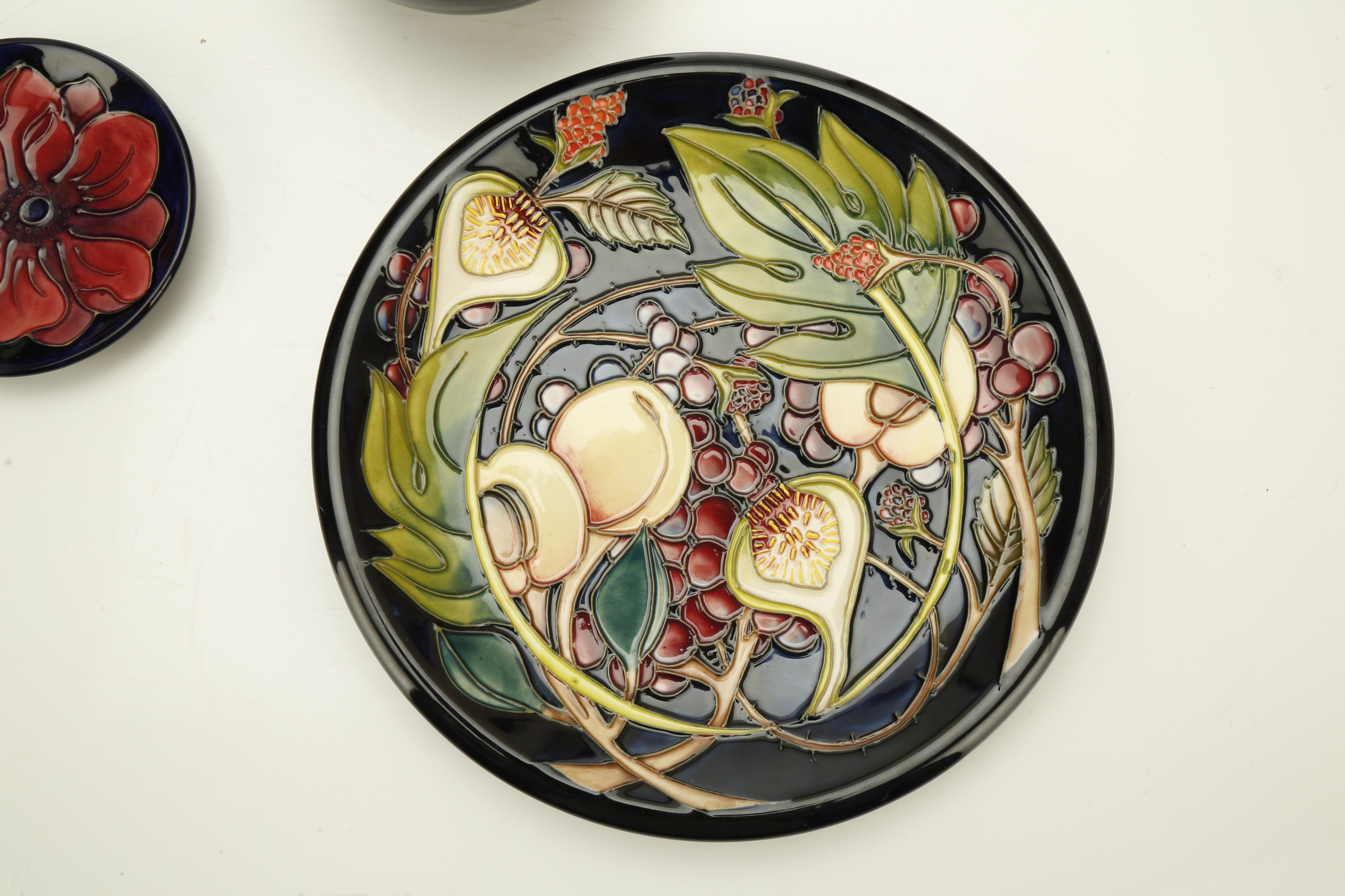 Lot 433 - A MOORCROFT POTTERY PLATE, BOWL AND PIN DISH,