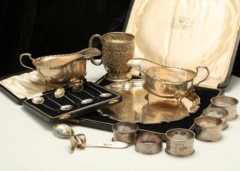 Lot 75 - A mixed lot of sterling silver items,