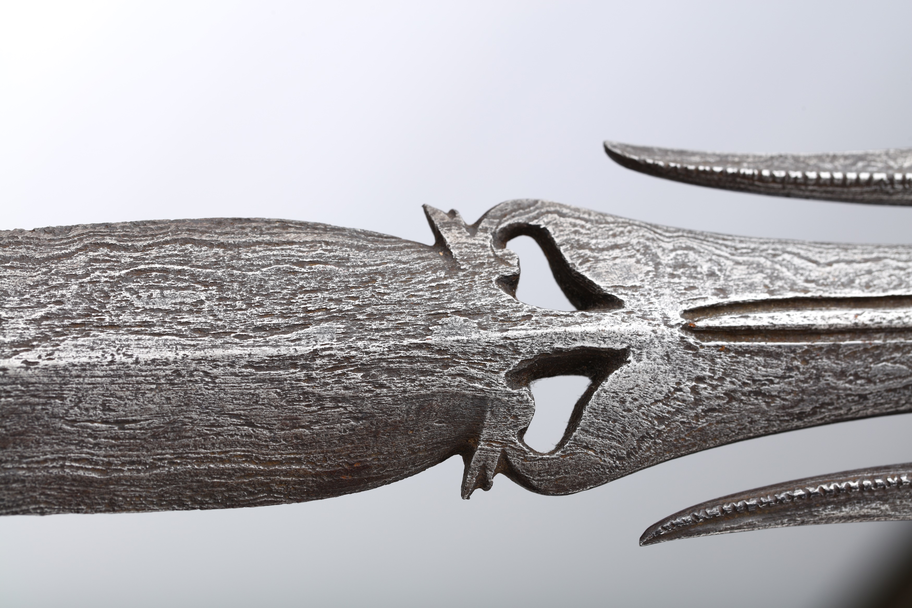 Lot 138 - A UNUSUAL INDONESIAN DAGGER, with horn hilt