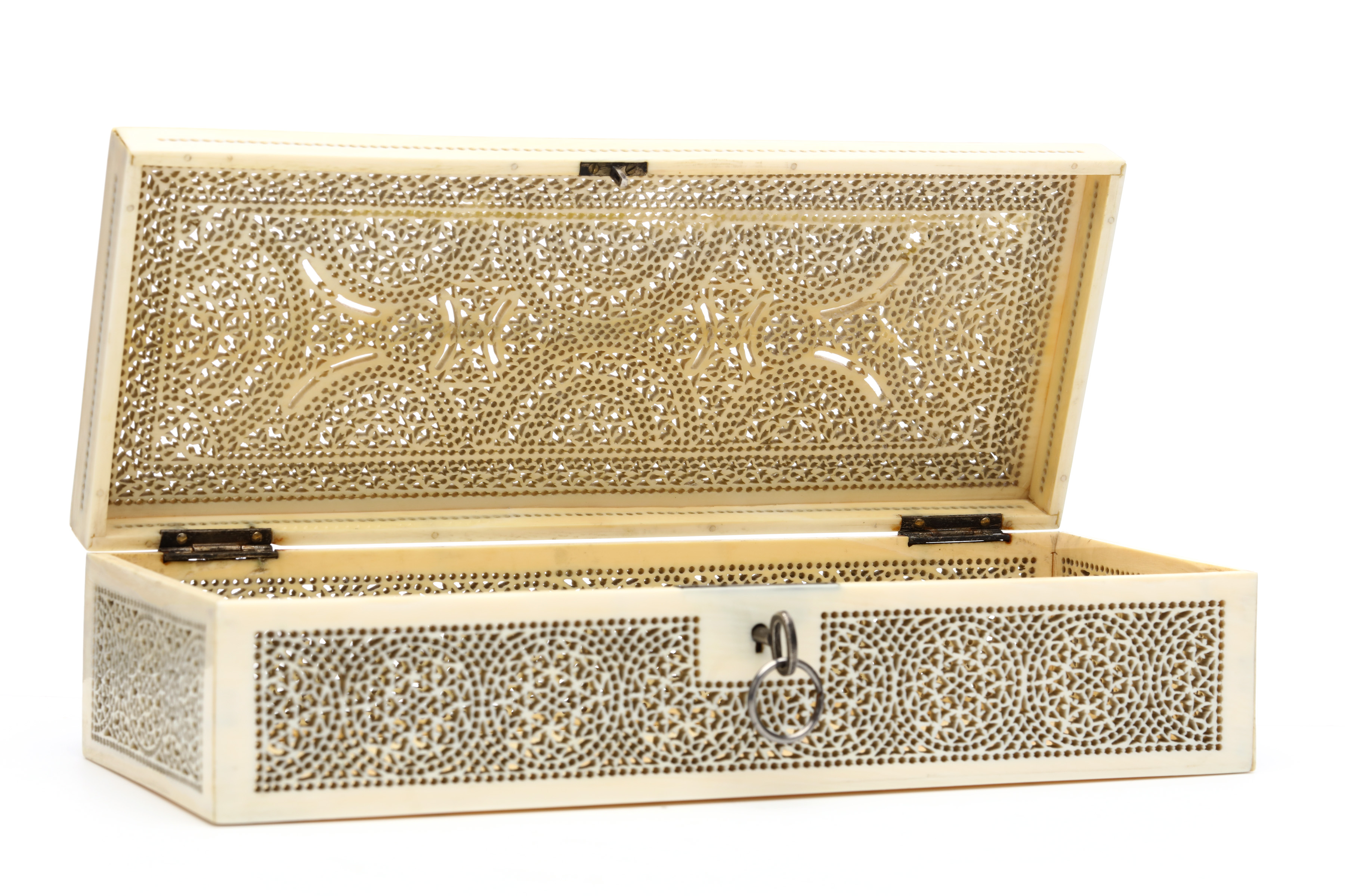 Lot 268 - A VERY FINE INDIAN OPEN WORKED IVORY BOX.