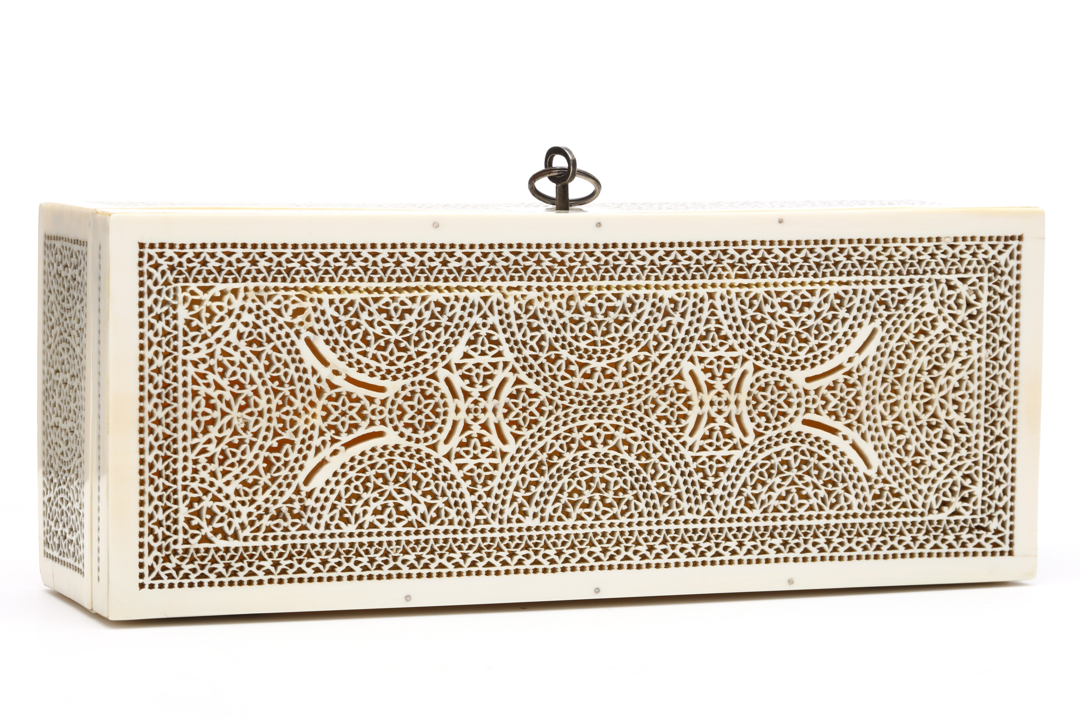 Lot 268 - A VERY FINE INDIAN OPEN WORKED IVORY BOX.