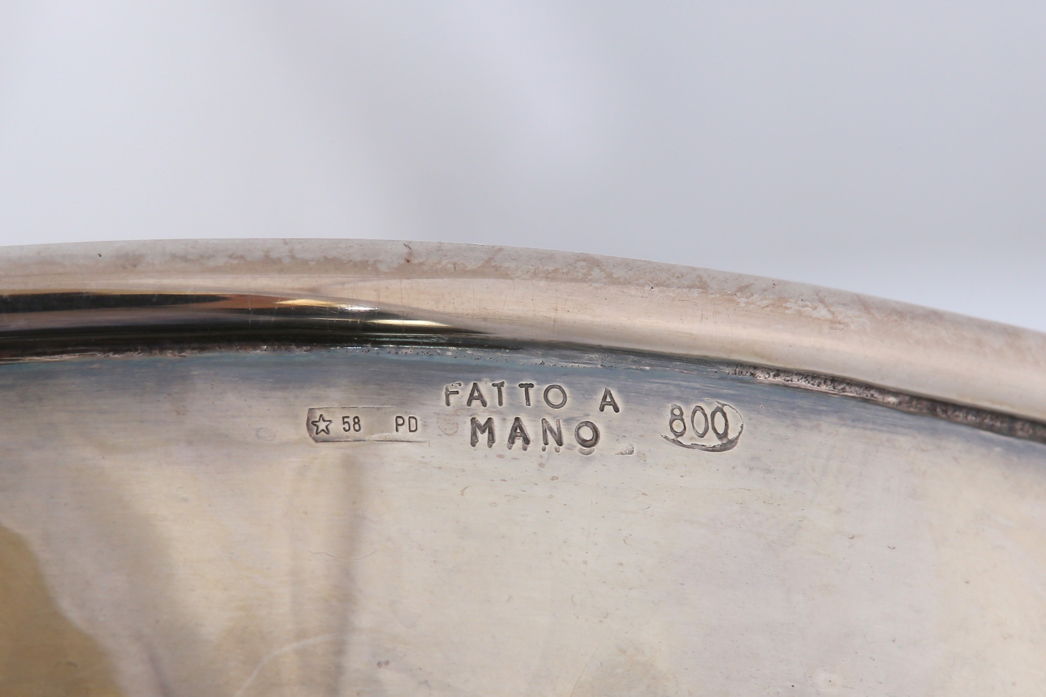 Lot 199 - An Italian 800 standard silver footed bowl,