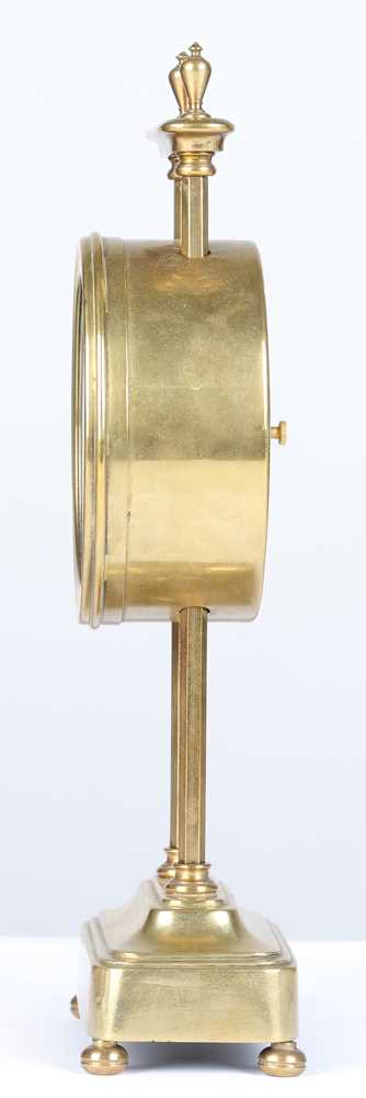 Lot 228 - AN EARLY 20TH CENTURY BRASS GRAVITY CLOCK BY