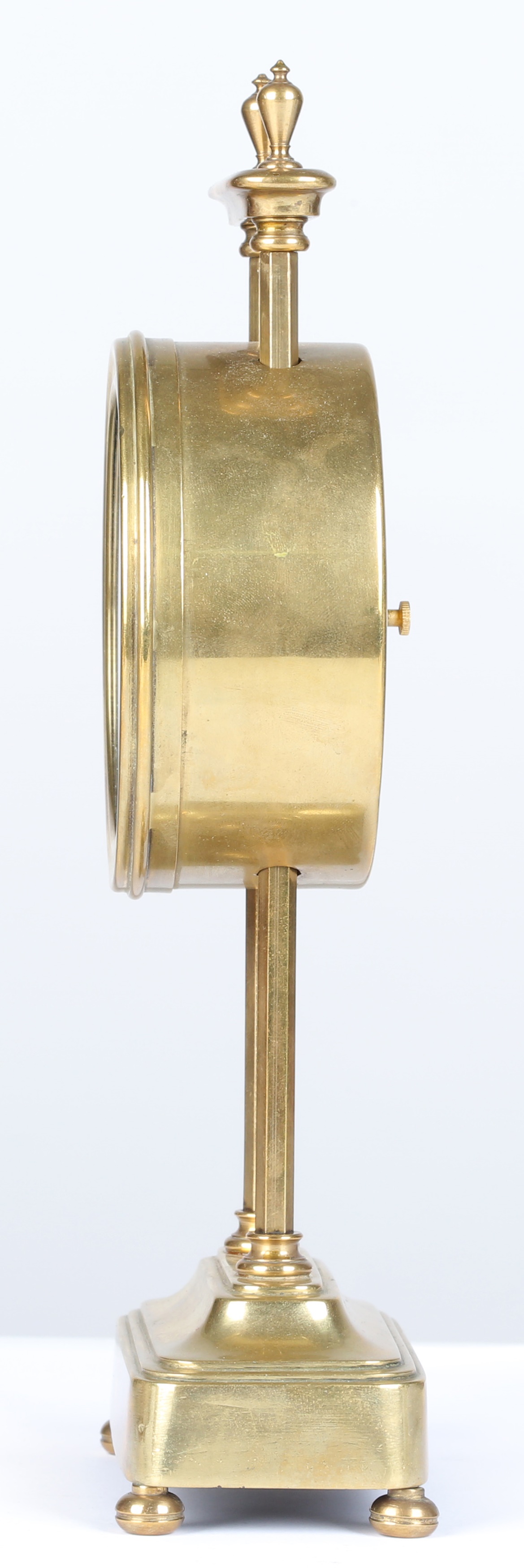 Lot 228 - AN EARLY 20TH CENTURY BRASS GRAVITY CLOCK BY