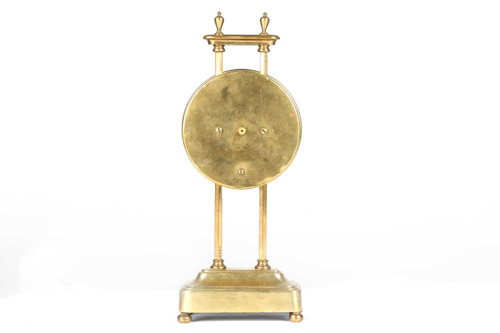Lot 228 - AN EARLY 20TH CENTURY BRASS GRAVITY CLOCK BY