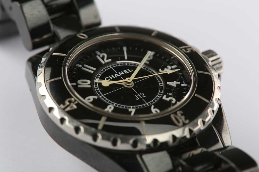 Lot 18 - Chanel - Paris. A ceramic quartz calendar