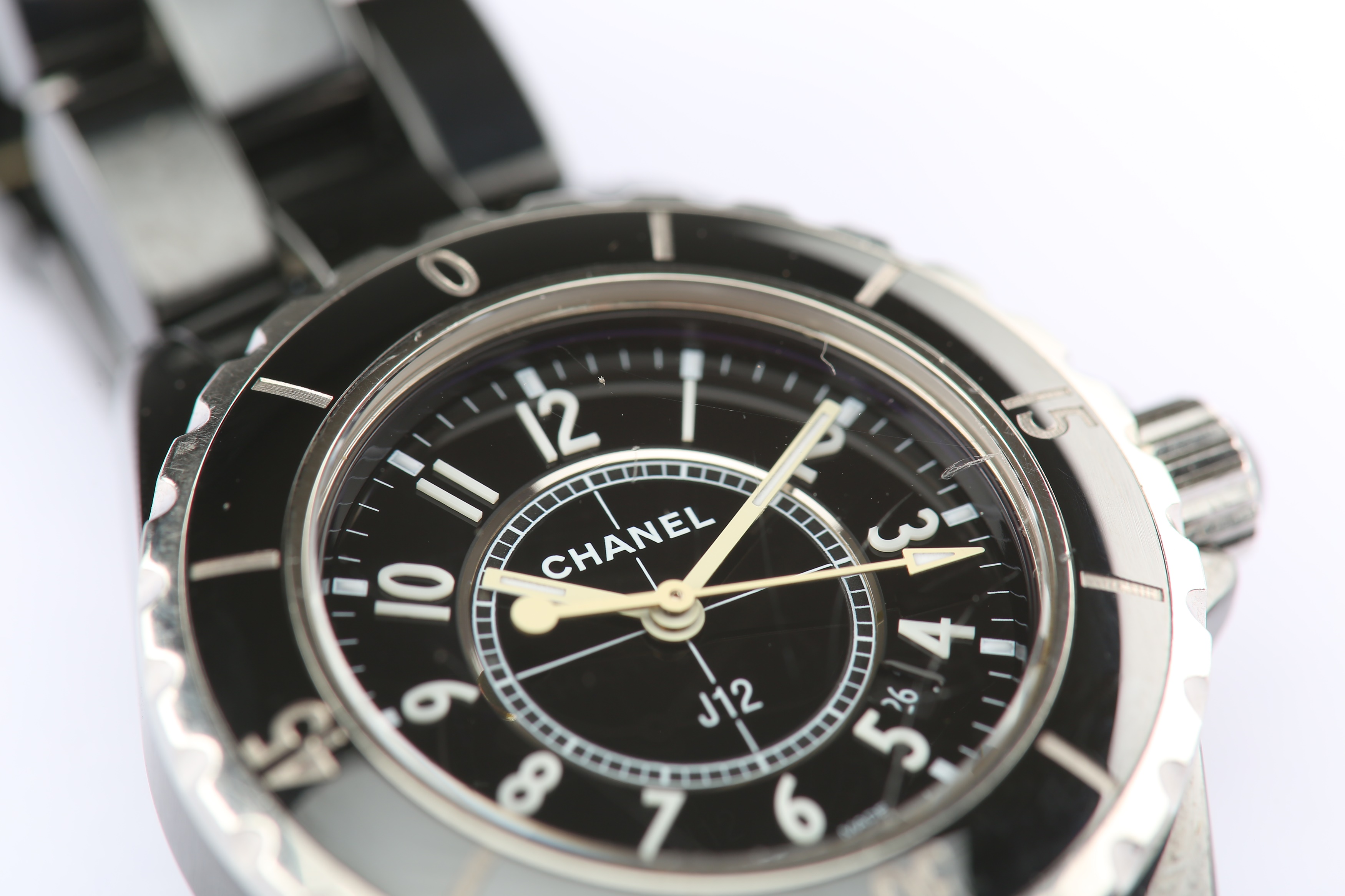 Lot 18 - Chanel - Paris. A ceramic quartz calendar