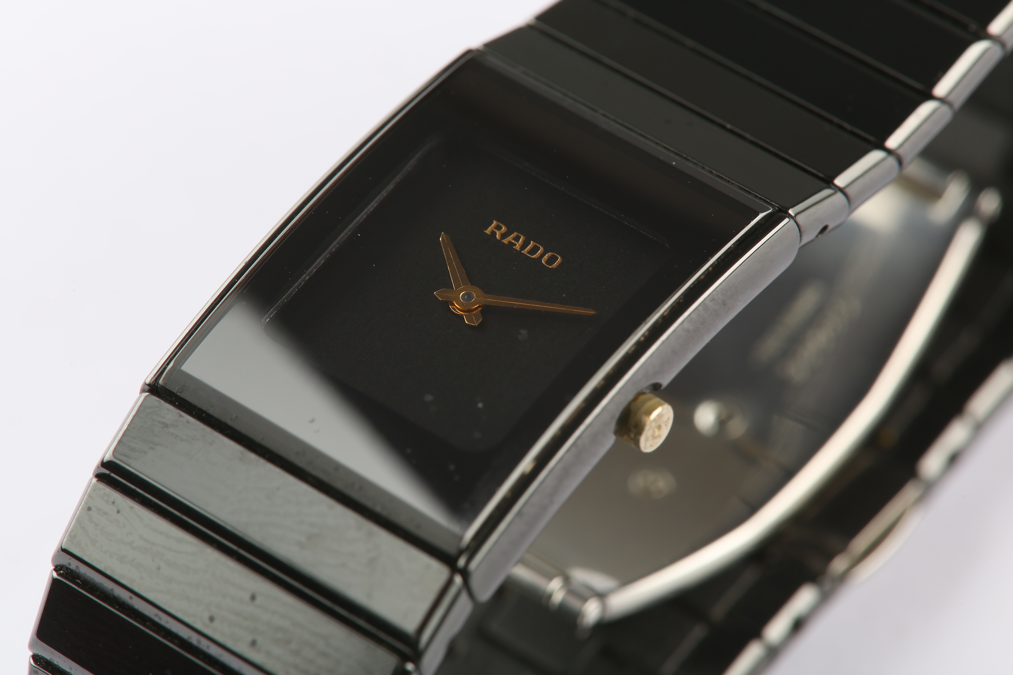 Lot 62 - RADO. A LADIES CERAMIC QUARTZ BRACELET WATCH.