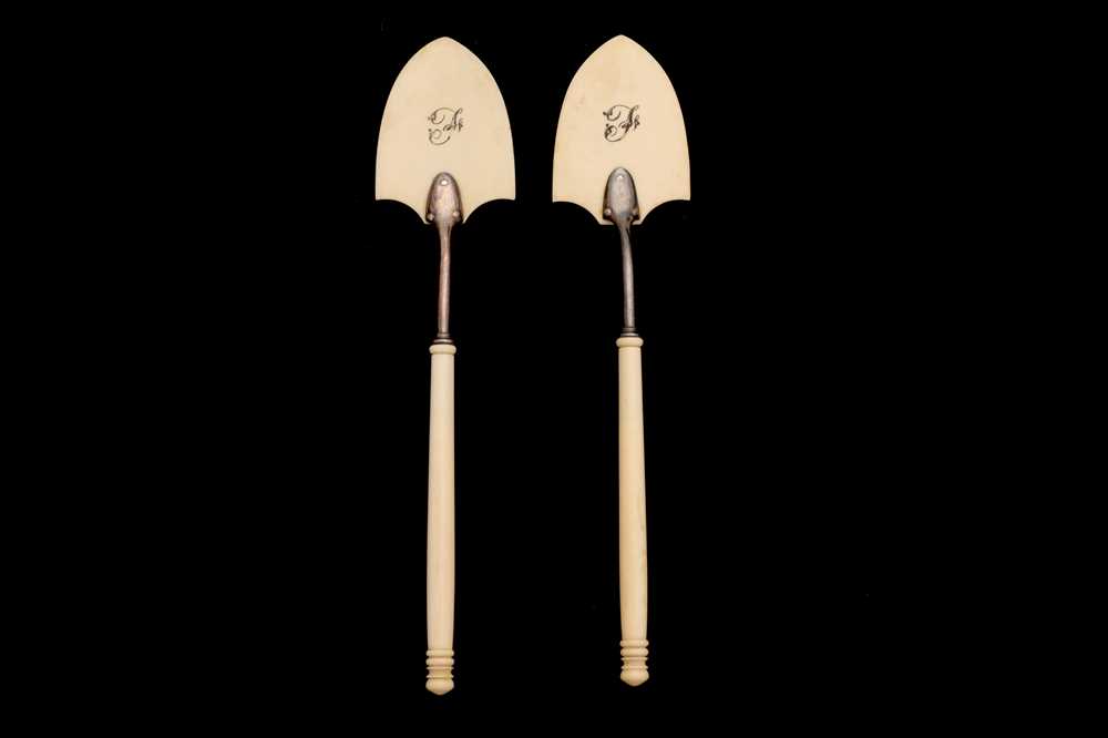 Lot 201 - A pair of George III ivory and close plate