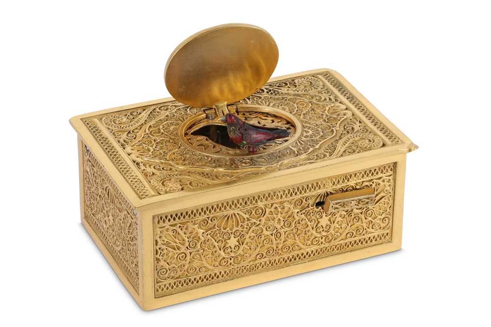 Lot 181 - A 20TH CENTURY GILT METAL SINGING BIRD BOX