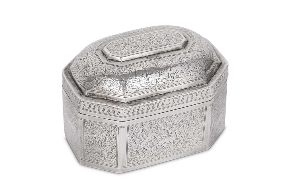 Lot 189 - AN INCISED SILVER PANDAN BOX WITH ANIMAL