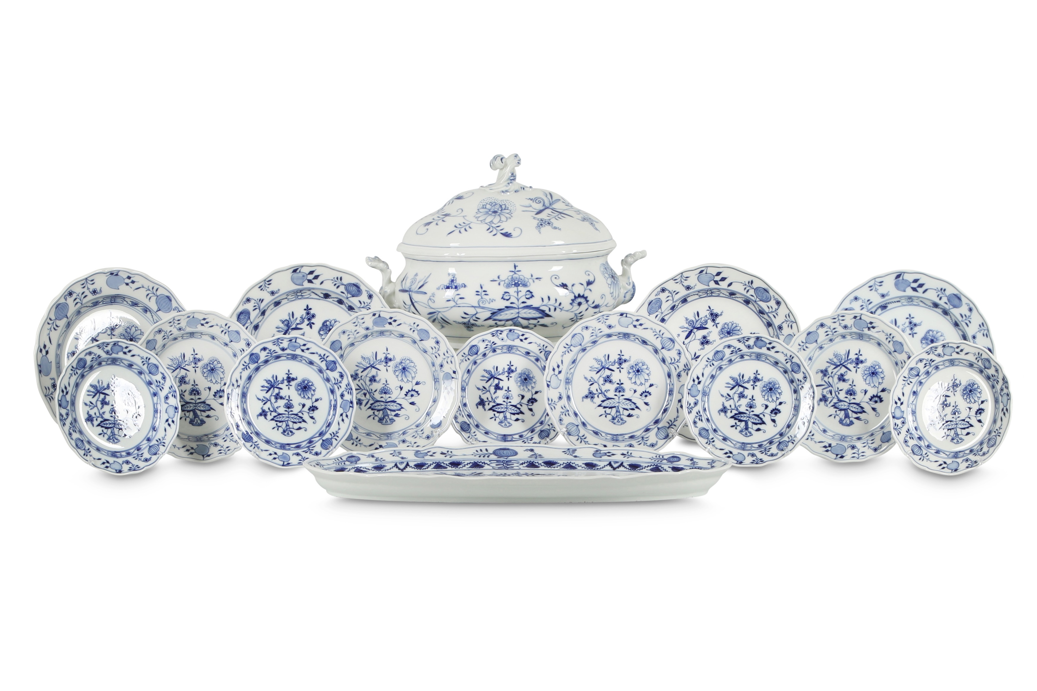 Lot 171 - AN EXTENSIVE COLLECTION OF MEISSEN 'BLUE