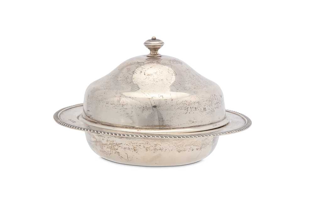 Lot 234 - An Edwardian antique sterling silver muffin