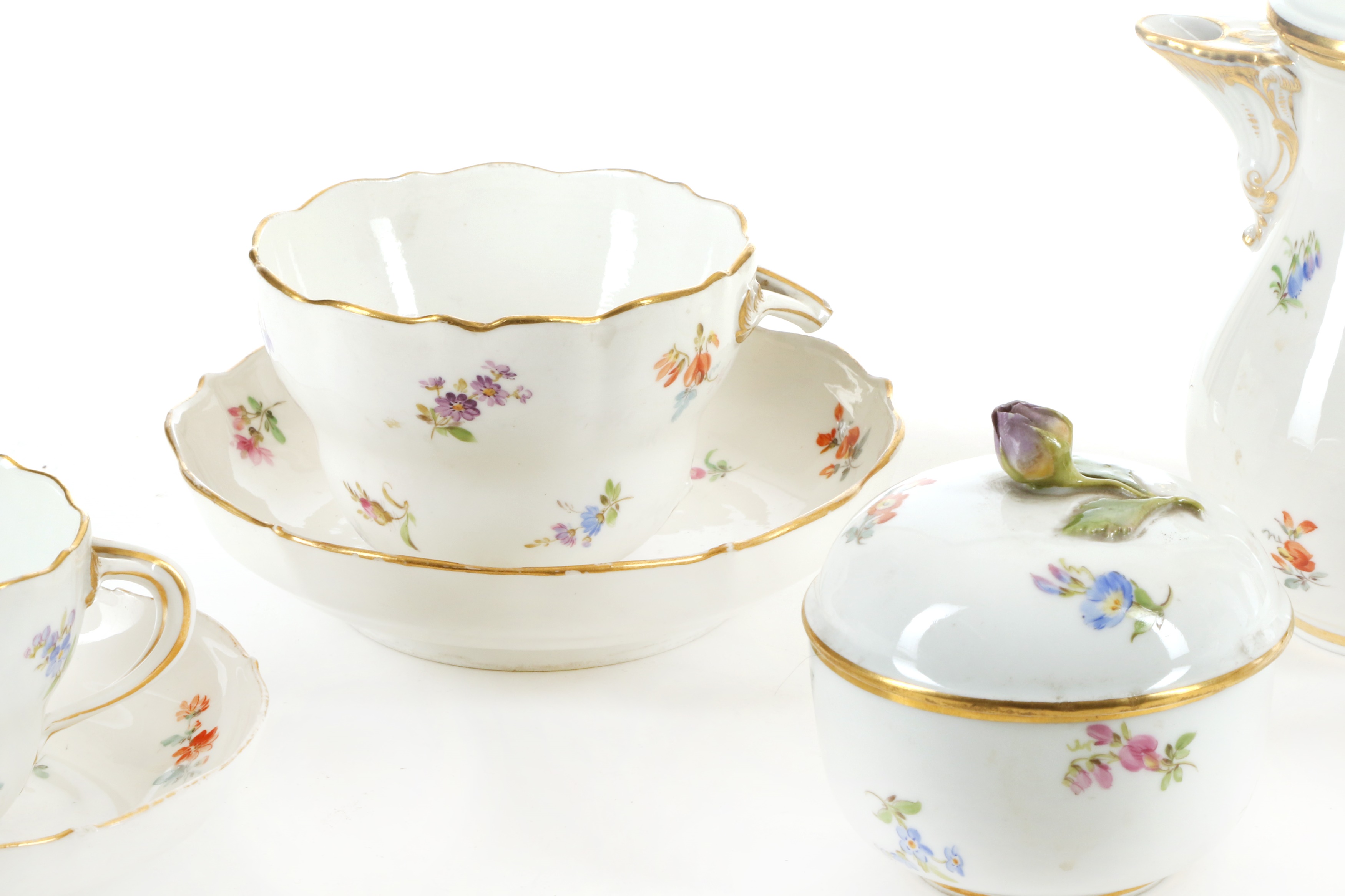 Lot 174 - A COLLECTION OF MEISSEN PORCELAIN TEAWARE,