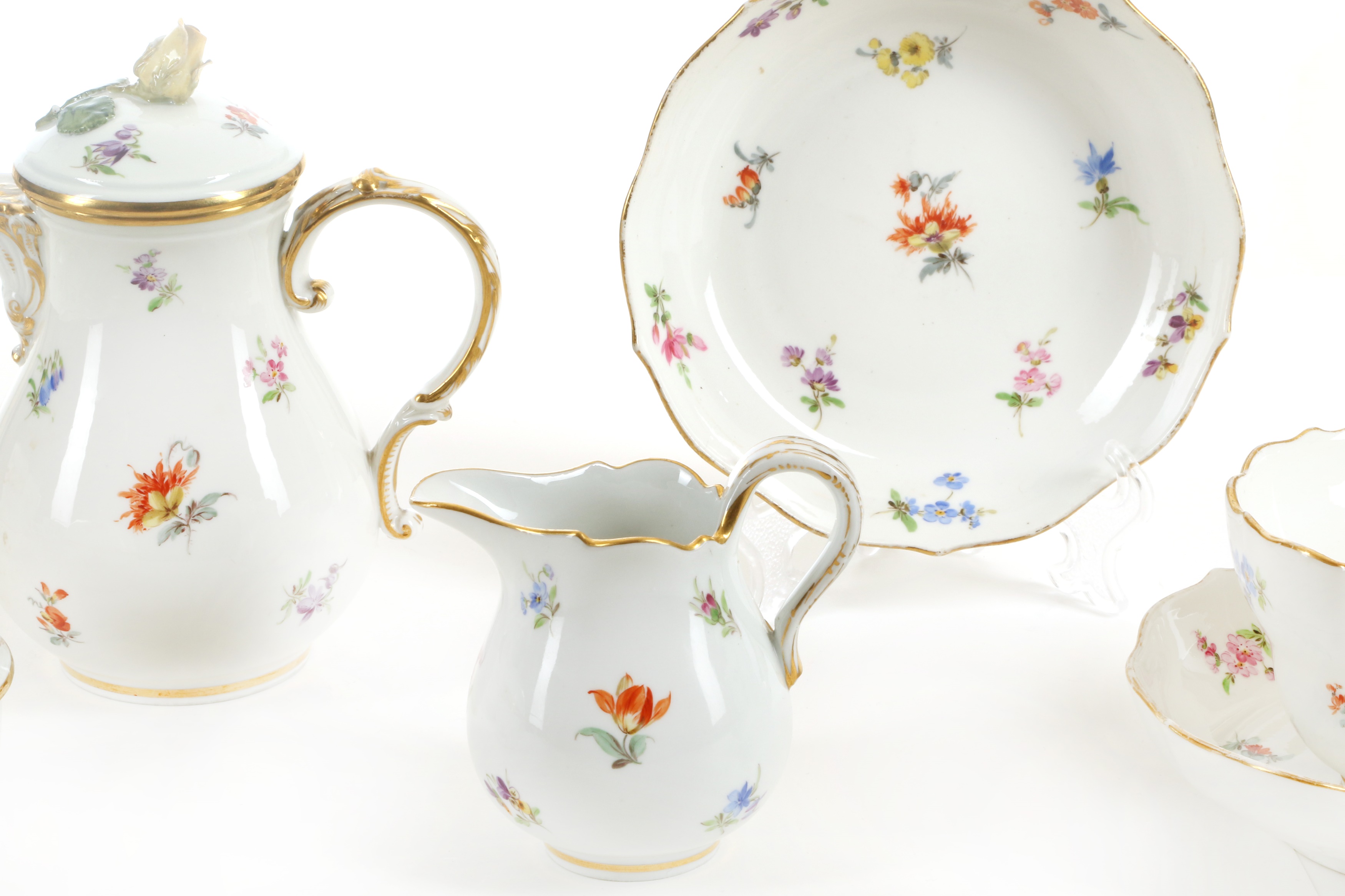Lot 174 - A COLLECTION OF MEISSEN PORCELAIN TEAWARE,