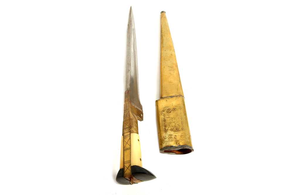 Lot 66 - 19th century Afghan pesh kabz dagger with