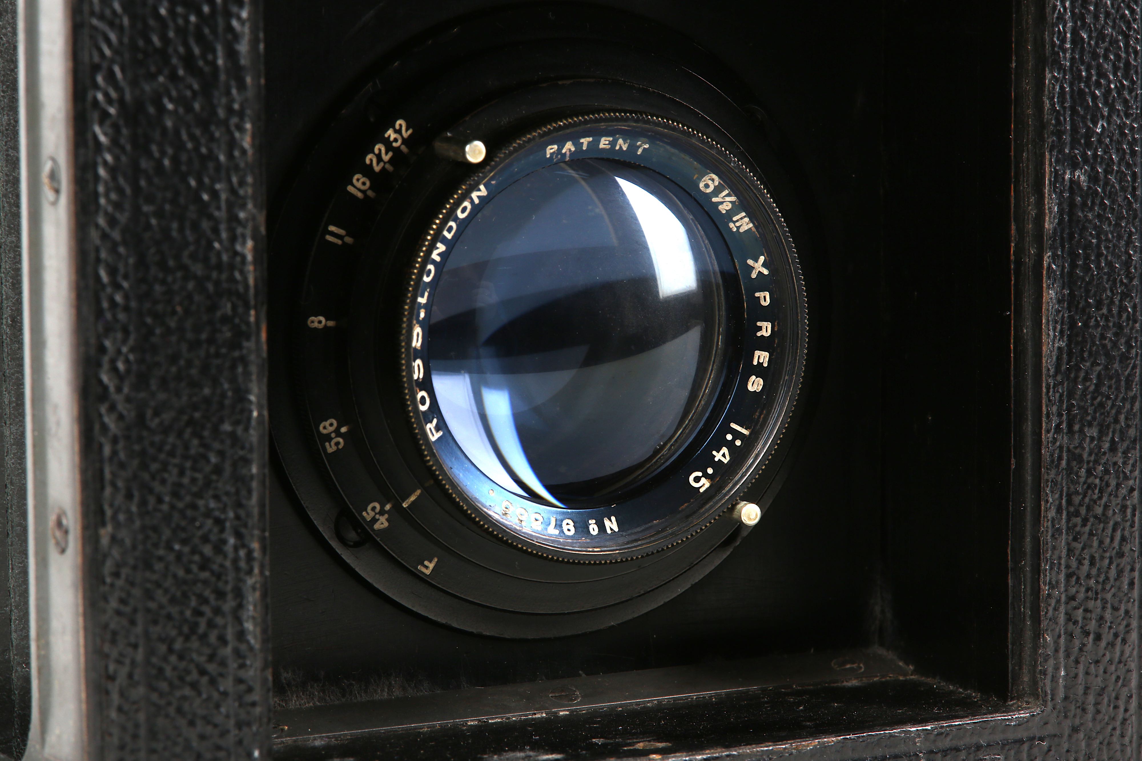 Lot 99 - A Graflex R.B Tele SLR Box Camera Serial No: