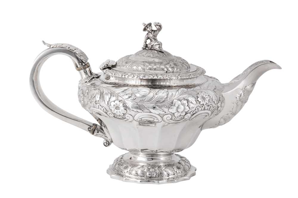 Lot 112 - A George IV sterling silver teapot, London