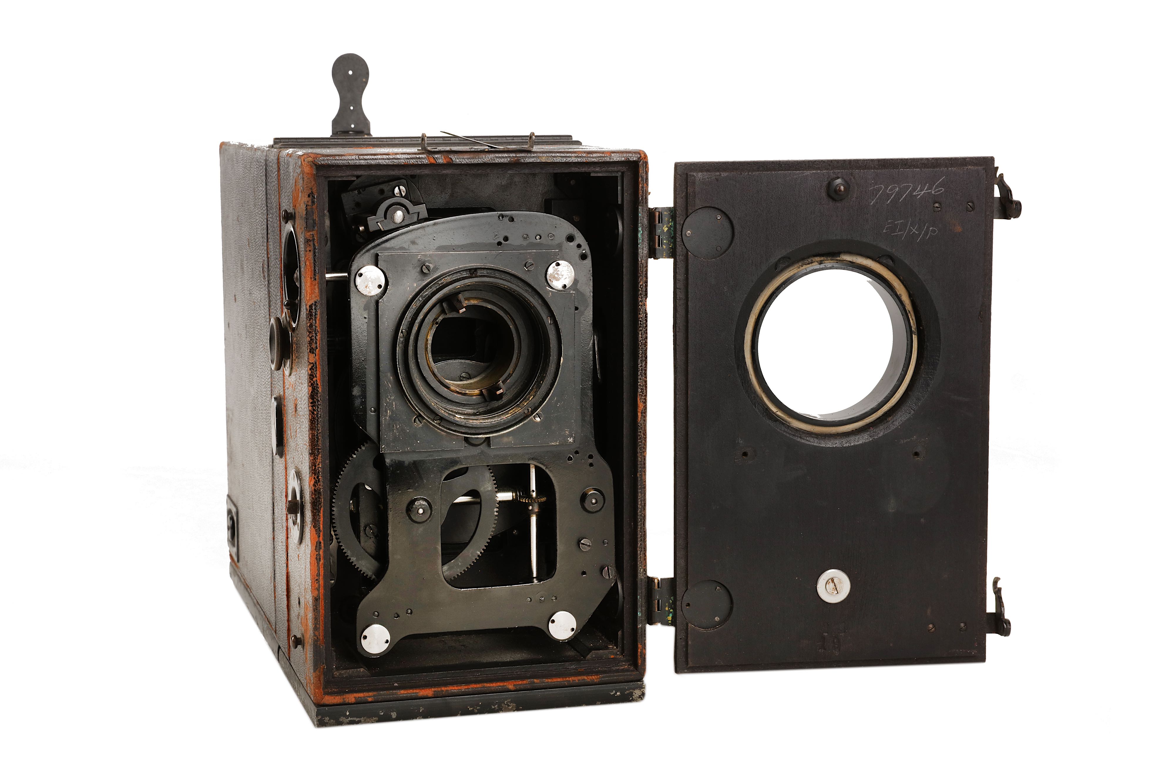 Lot 42 - A Pathe Freres Reportage 35mm Cine Camera