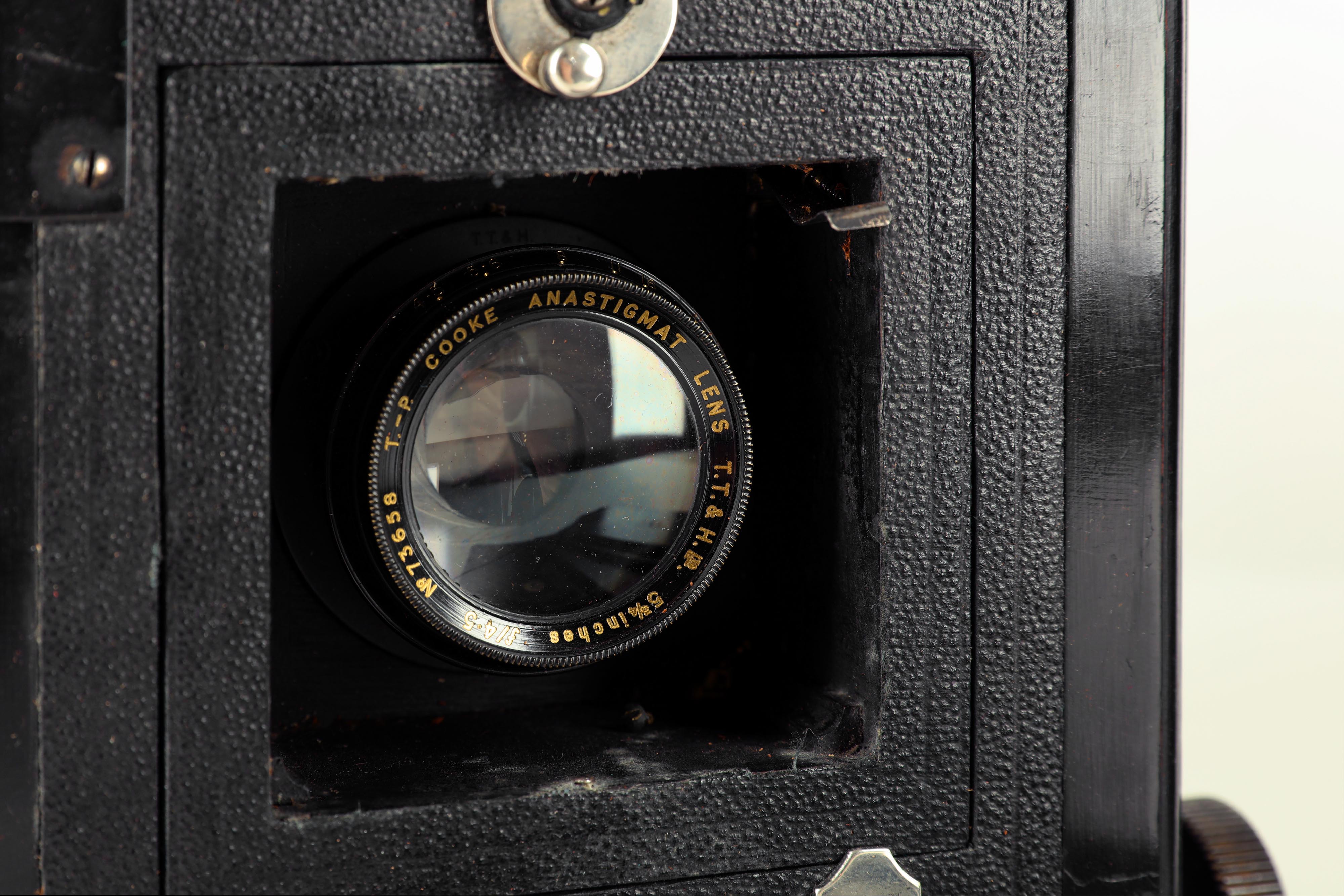 Lot 940 - Thornton Pickard Junior Special Ruby Reflex